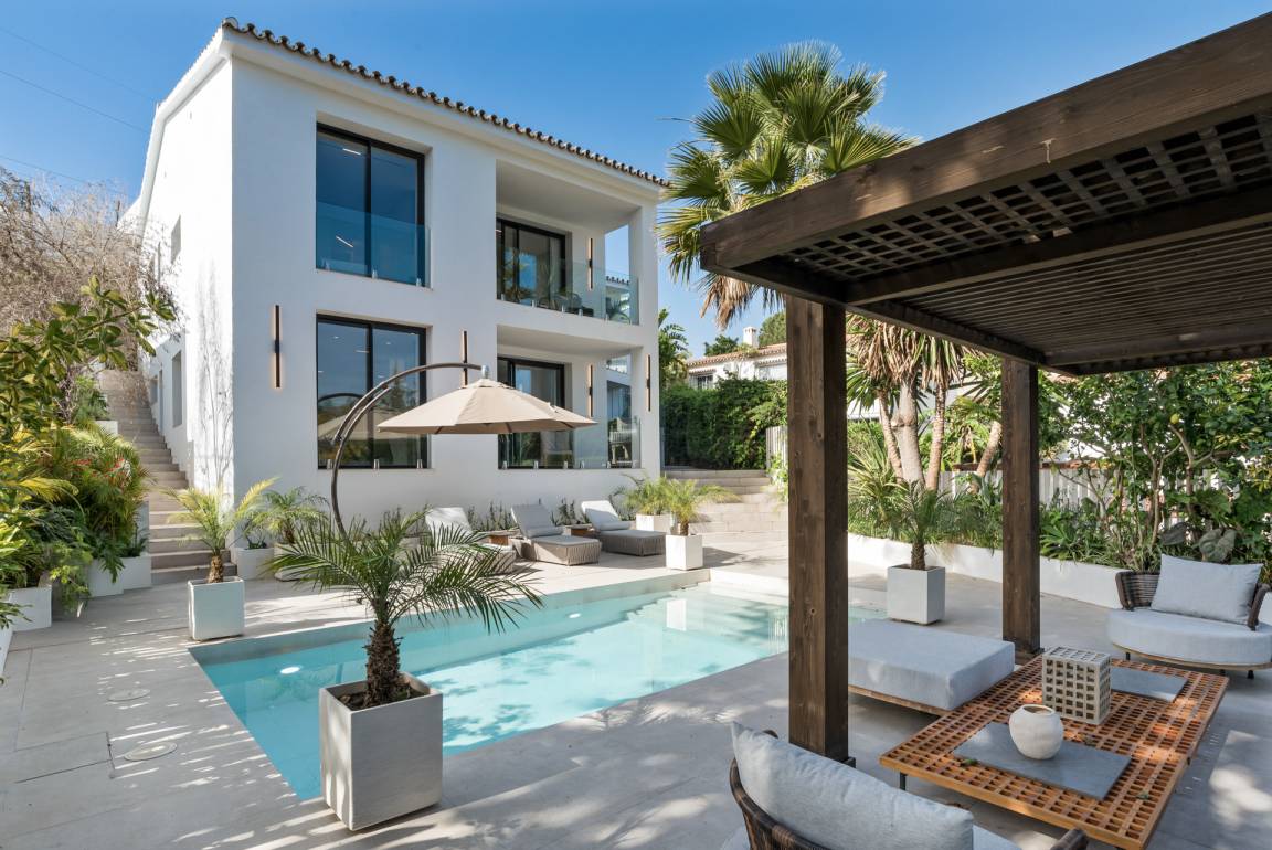 309 M² Villa ∙ 5 Bedrooms ∙ 10 Guests - Puerto Banús