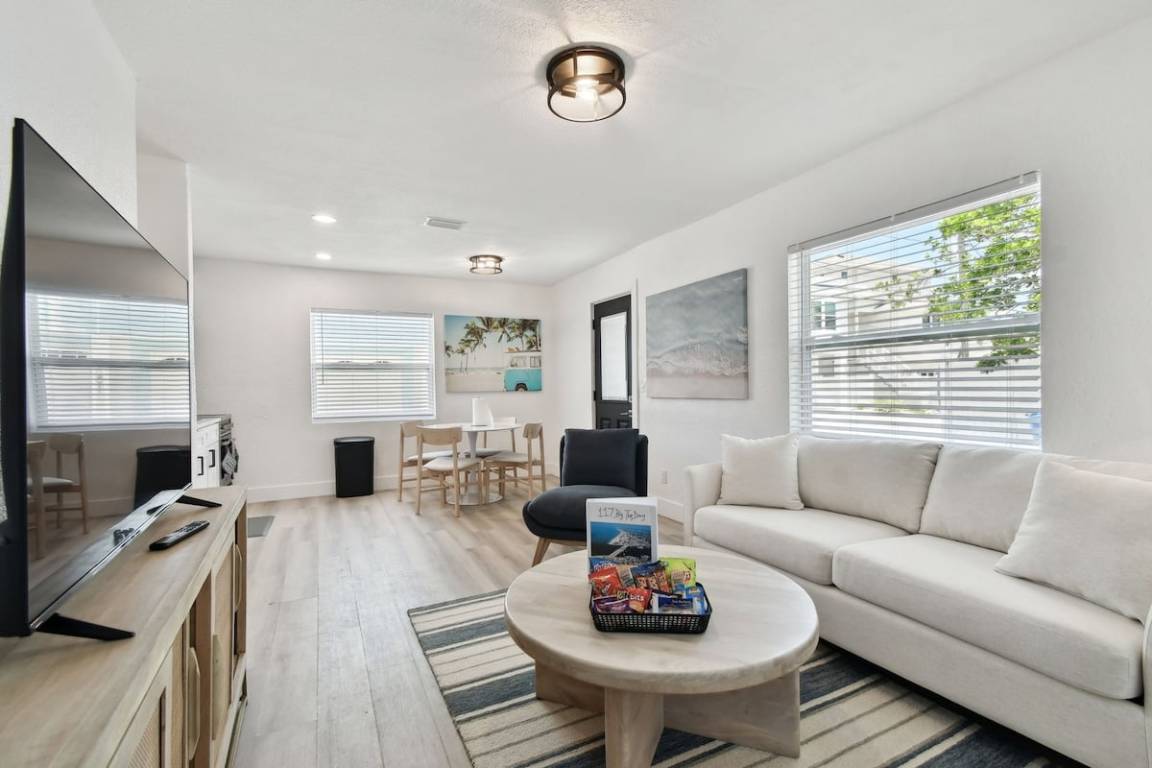 Apartment ∙ 1 Bedroom ∙ 4 Guests - Treasure Island, FL