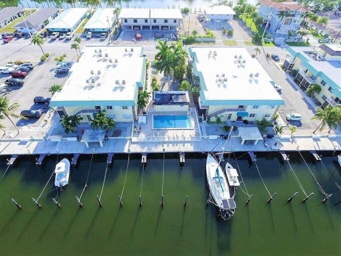 Condo ∙ 2 Bedrooms ∙ 6 Guests - Curry Hammock State Park, Marathon