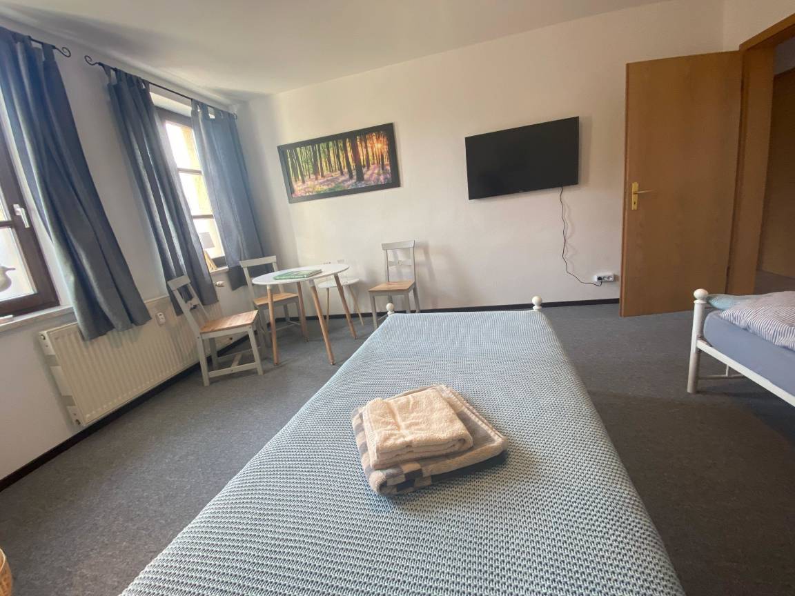 60 M² Ferienwohnung ∙ 2 Schlafzimmer ∙ 4 Gäste - Grimma