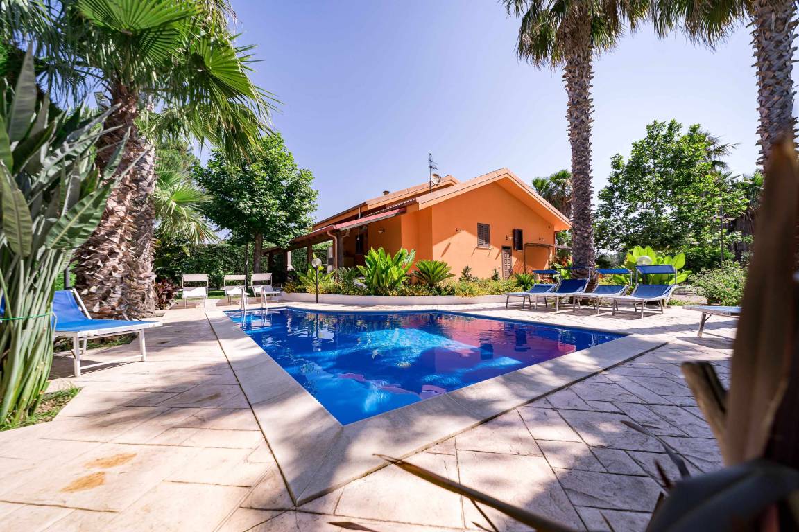 100 M² Huis ∙ 4 Slaapkamers ∙ 14 Gasten - Matino