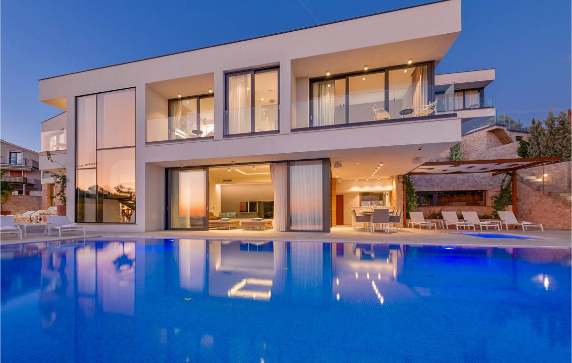 250 M² House ∙ 4 Bedrooms ∙ 8 Guests - Hvar