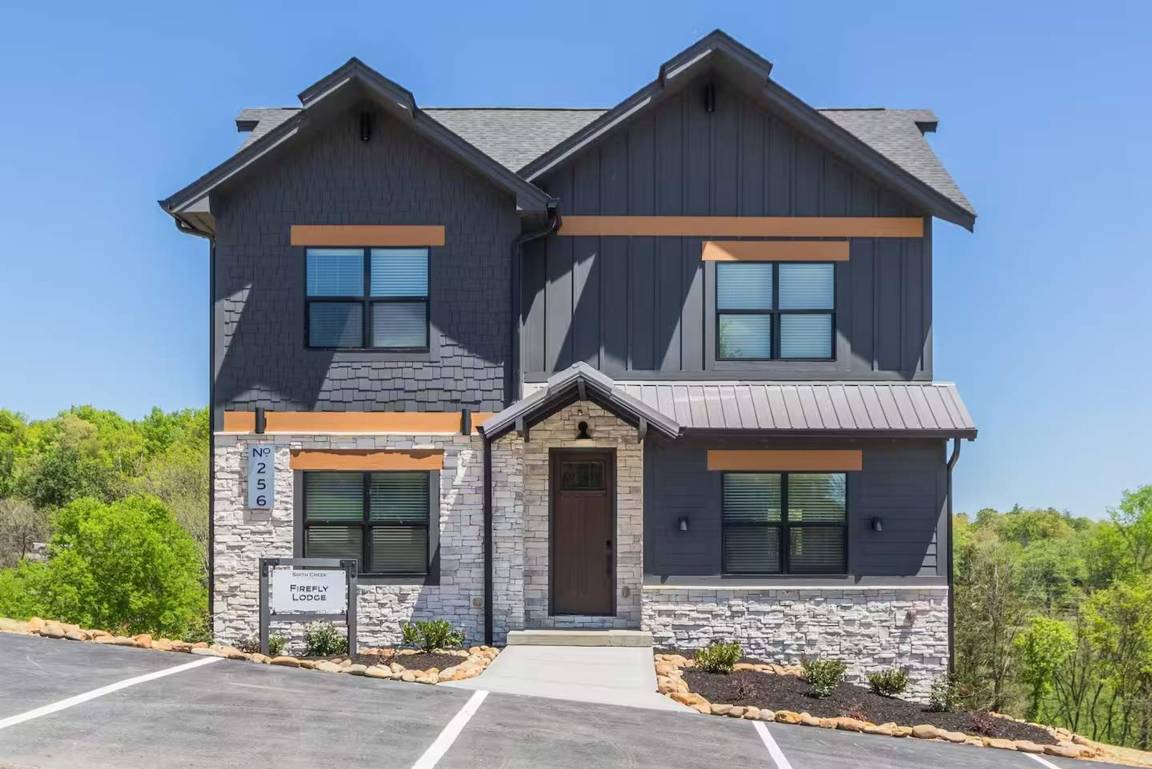 Apartment ∙ 5 Bedrooms ∙ 18 Guests - Pigeon Forge, TN