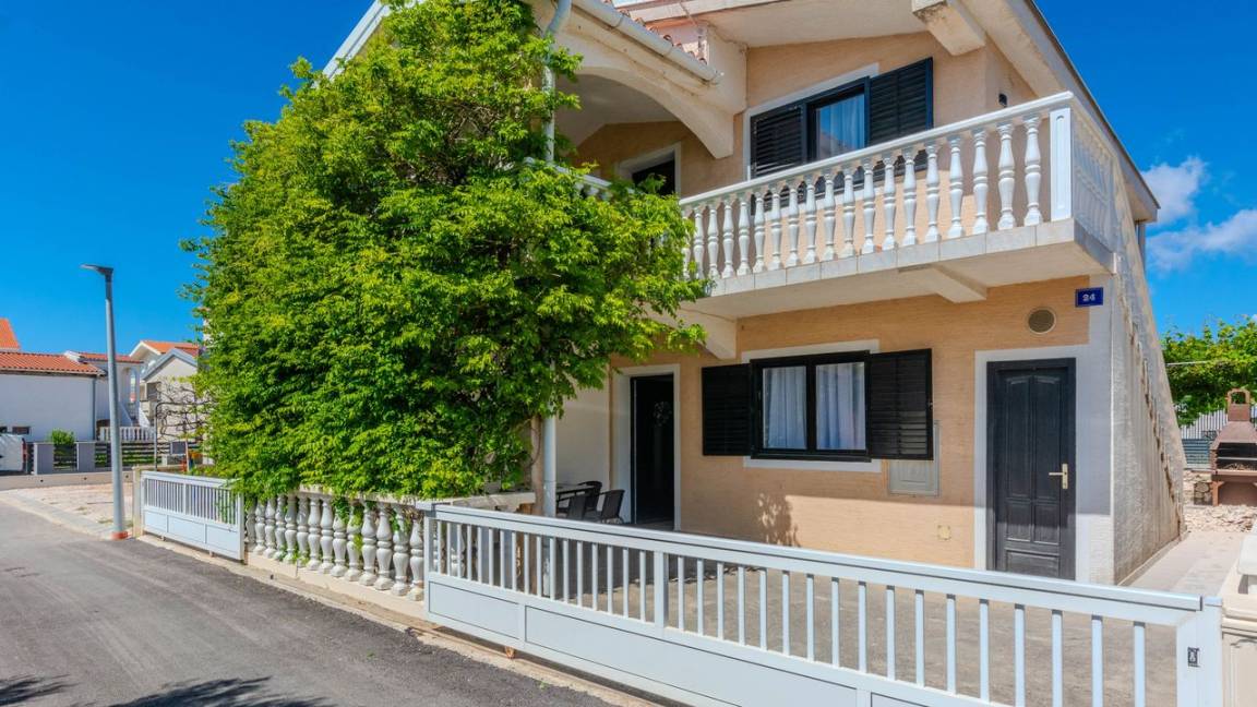 42 M² Apartment ∙ 2 Bedrooms ∙ 5 Guests - Vir