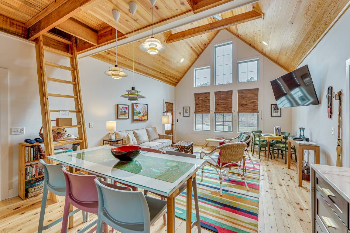 102 M² Cottage ∙ 3 Bedrooms ∙ 6 Guests - Alabama