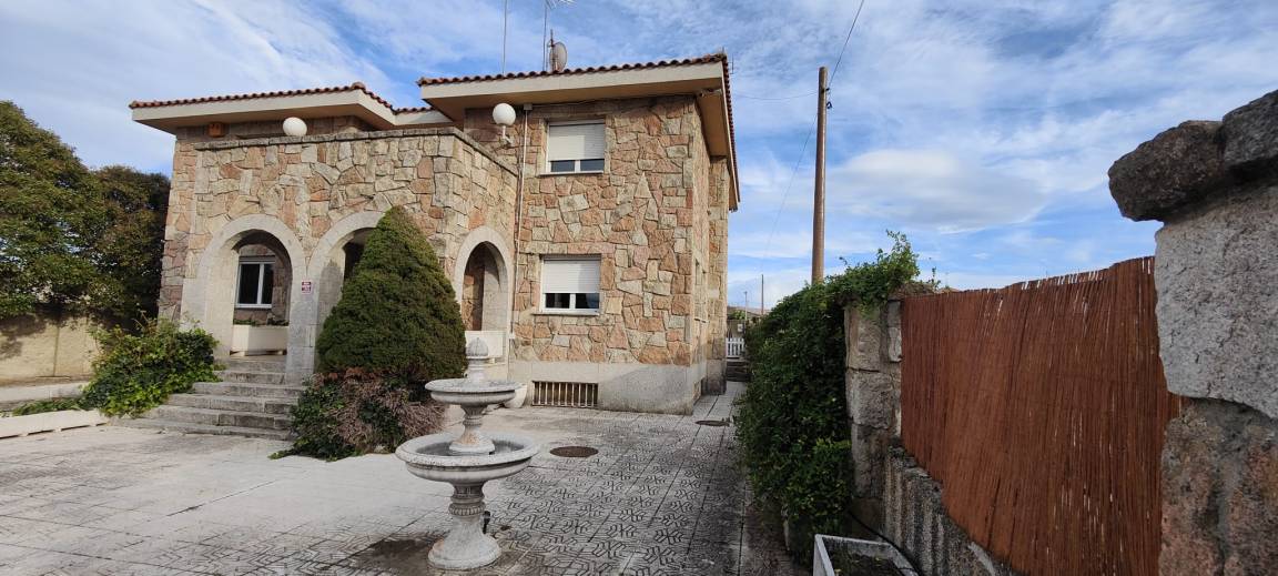 300 M² Chalet ∙ 5 Habitaciones ∙ 17 Huéspedes - Castillo del Buen Amor