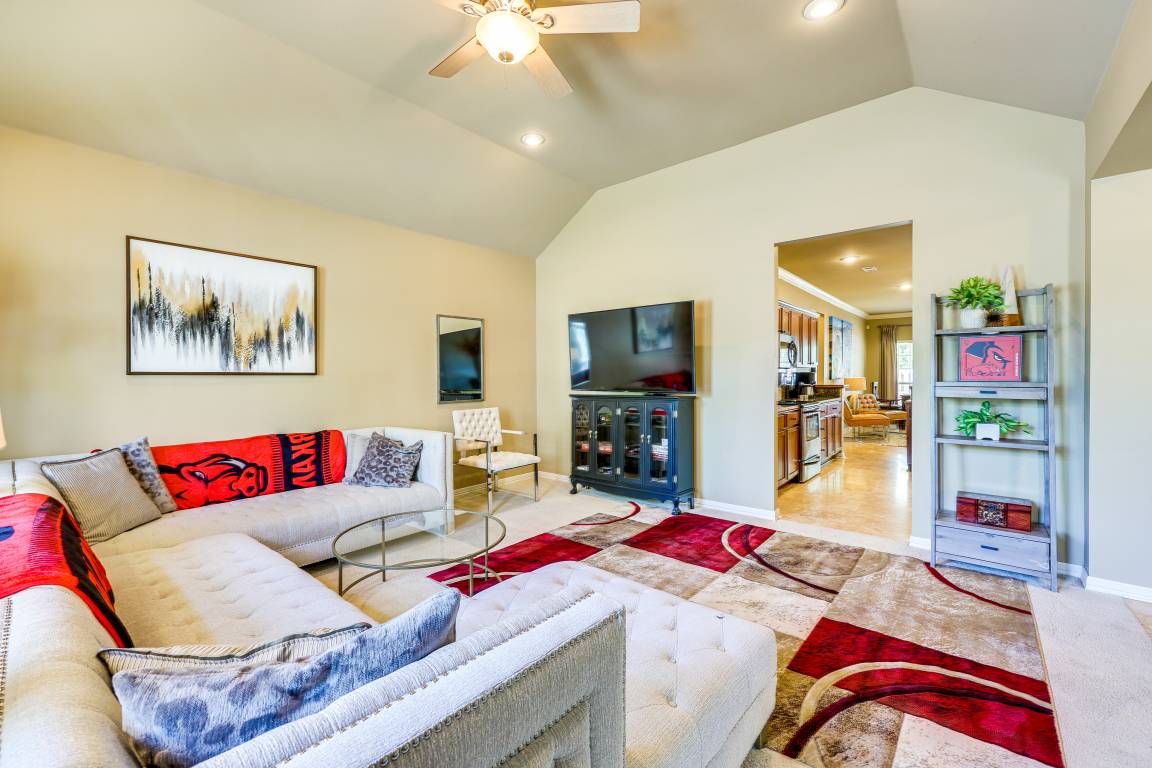 209 M² House ∙ 3 Bedrooms ∙ 6 Guests - Fayetteville, AR