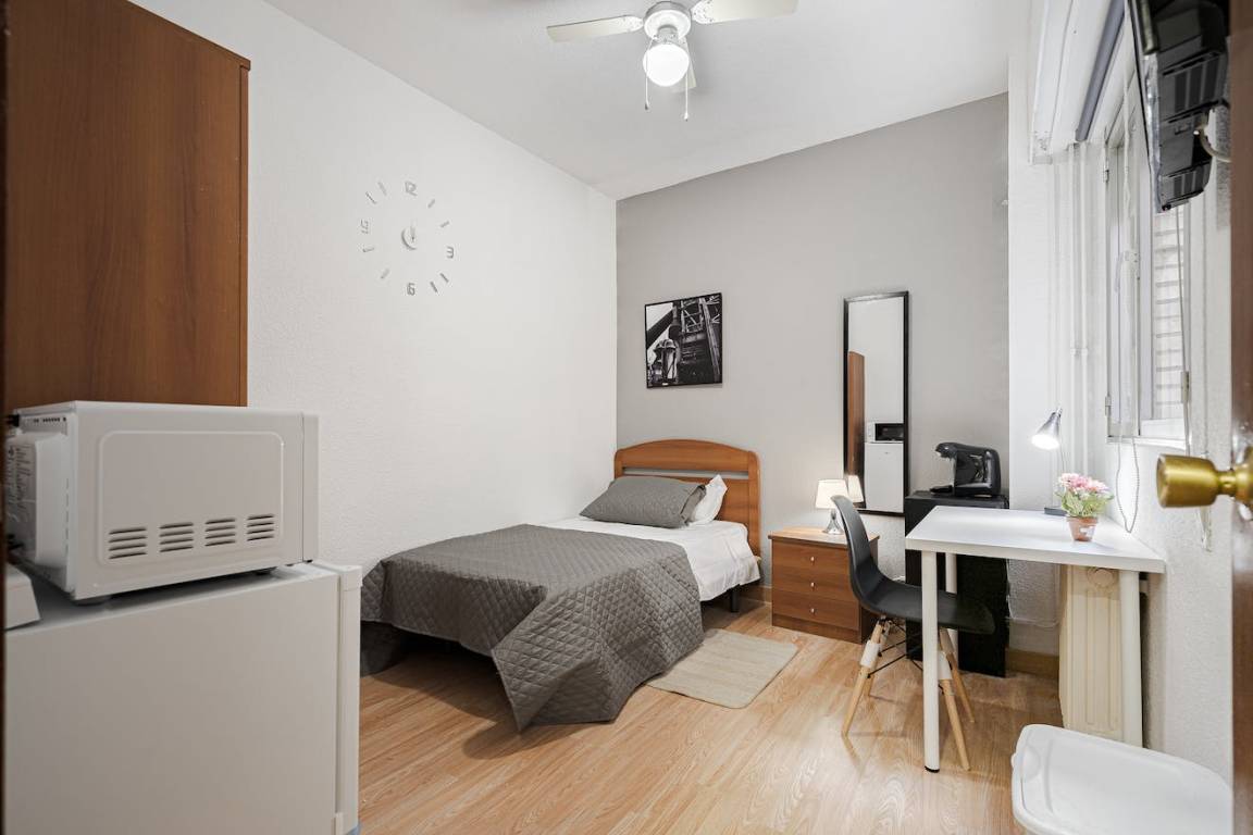 140 M² Private Room ∙ 1 Bedroom ∙ 1 Guest - Alcalá de Henares