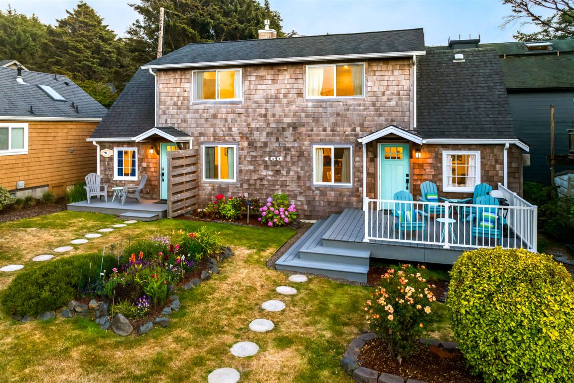 House ∙ 2 Bedrooms ∙ 6 Guests - Cannon Beach, OR