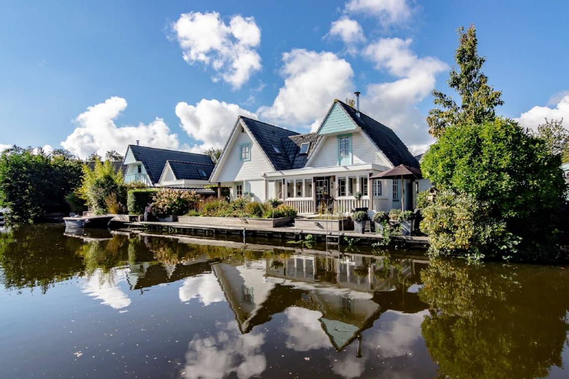175 M² House ∙ 5 Bedrooms ∙ 11 Guests - Groningen