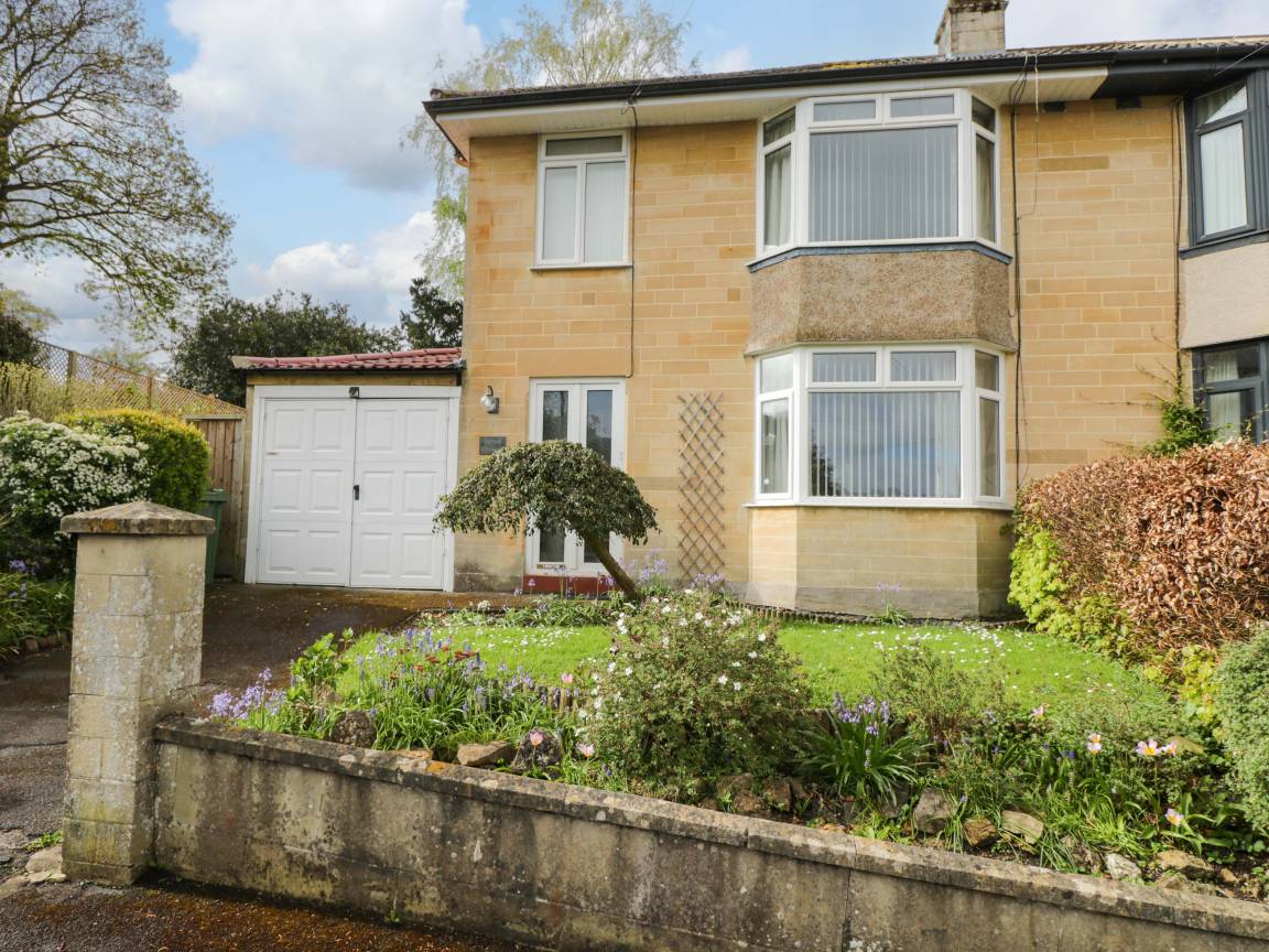 Cottage ∙ 2 Bedrooms ∙ 4 Guests - Bradford-on-Avon