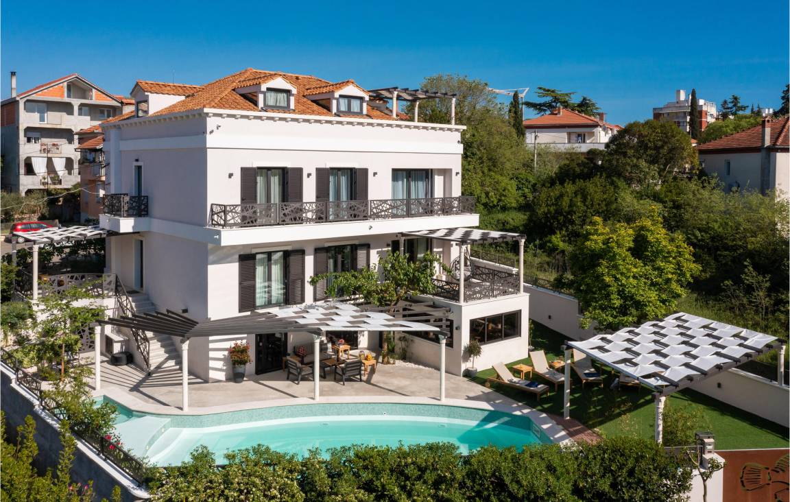 390 M² House ∙ 8 Bedrooms ∙ 14 Guests - Bibinje