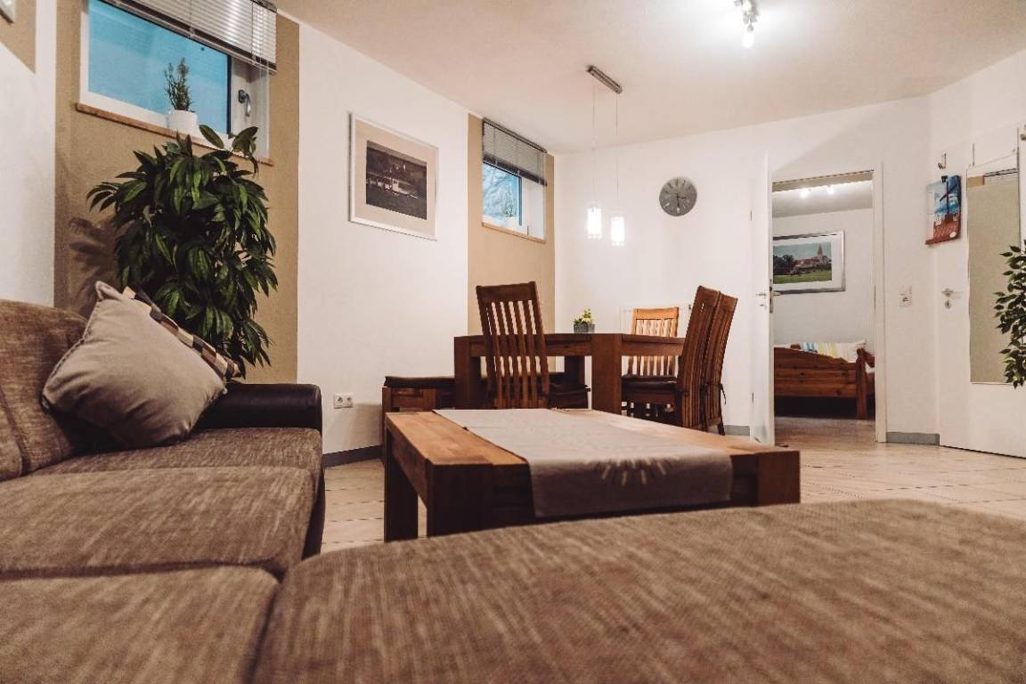 80 M² Ferienwohnung ∙ 2 Schlafzimmer ∙ 5 Gäste - Nordheim am Main