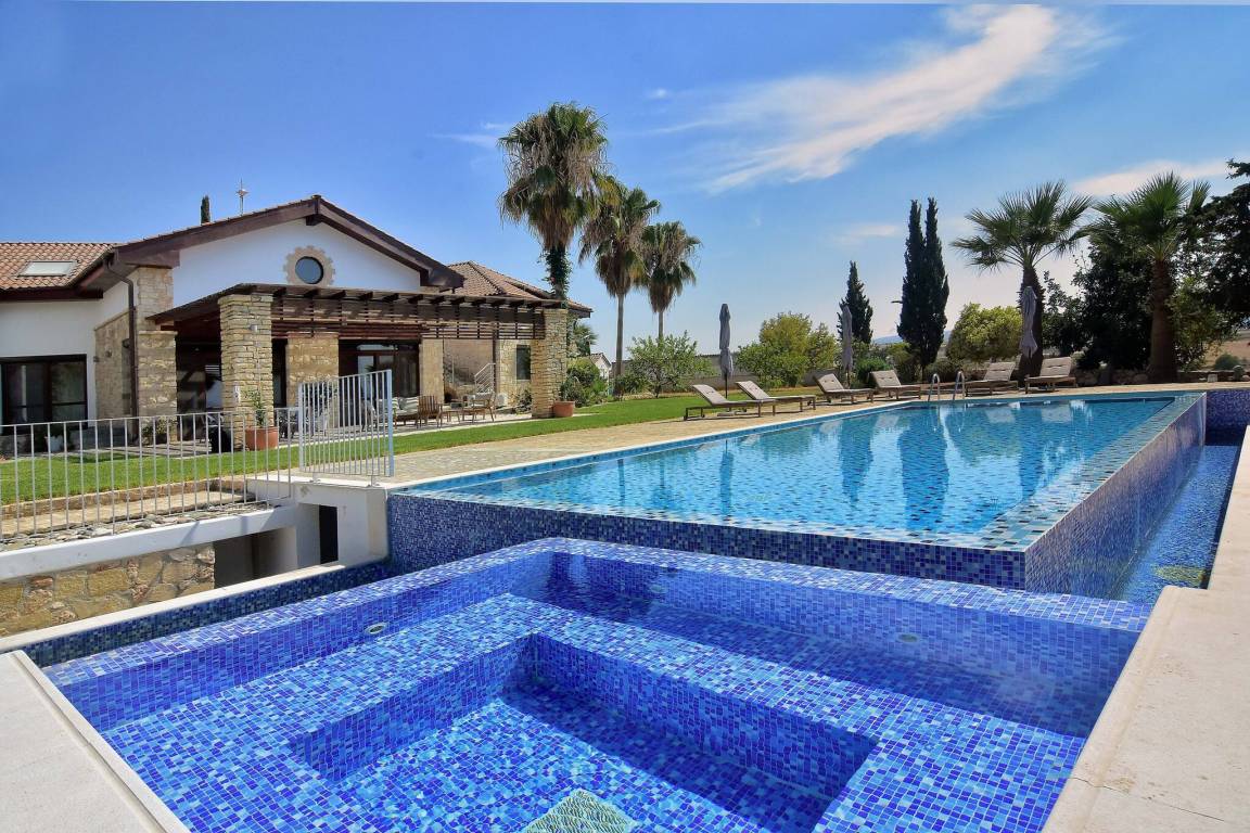 400 M² Villa ∙ 6 Bedrooms ∙ 28 Guests - Полис