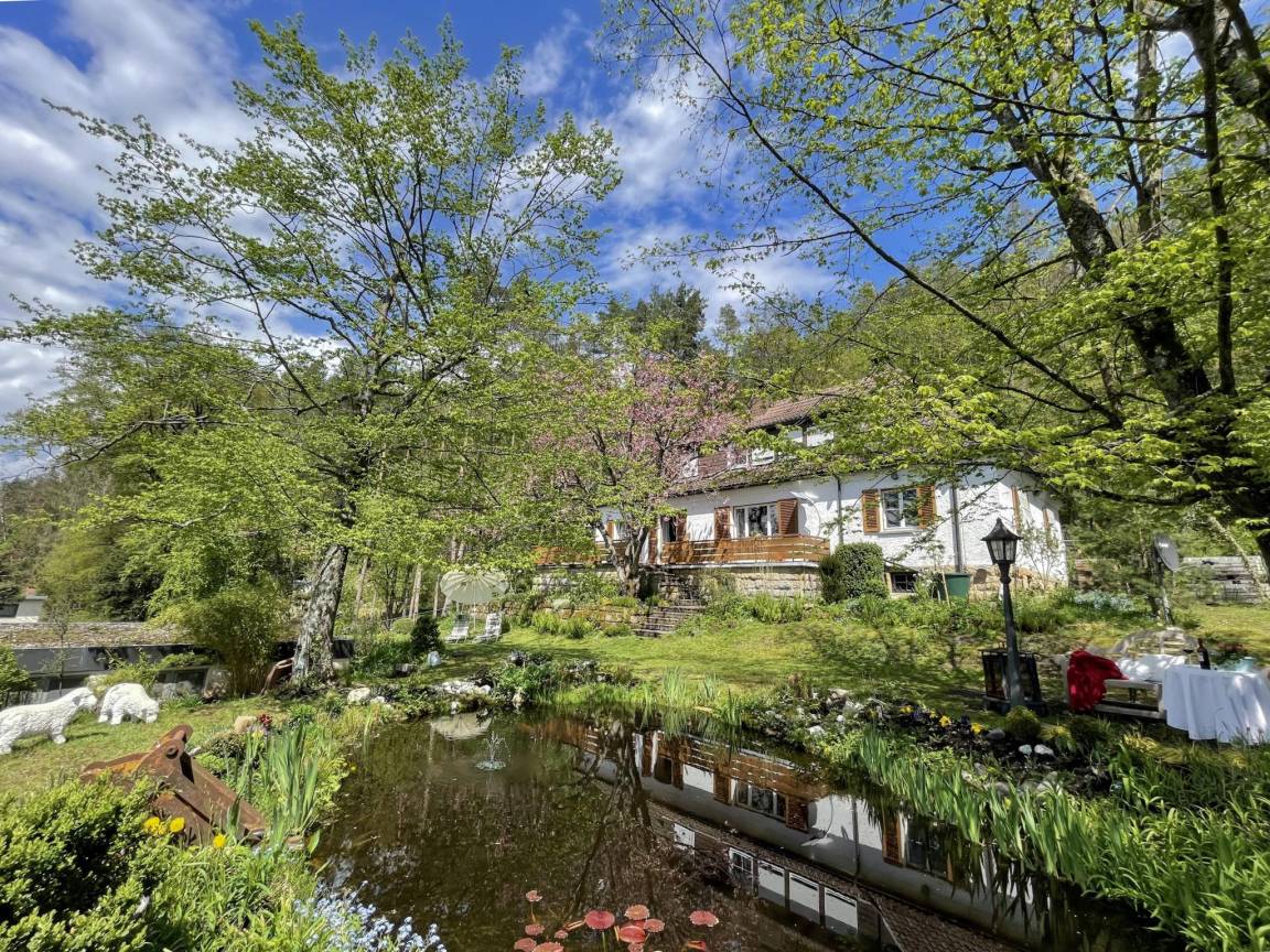 85 M² Ferienwohnung ∙ 1 Schlafzimmer ∙ 4 Gäste - Kronach