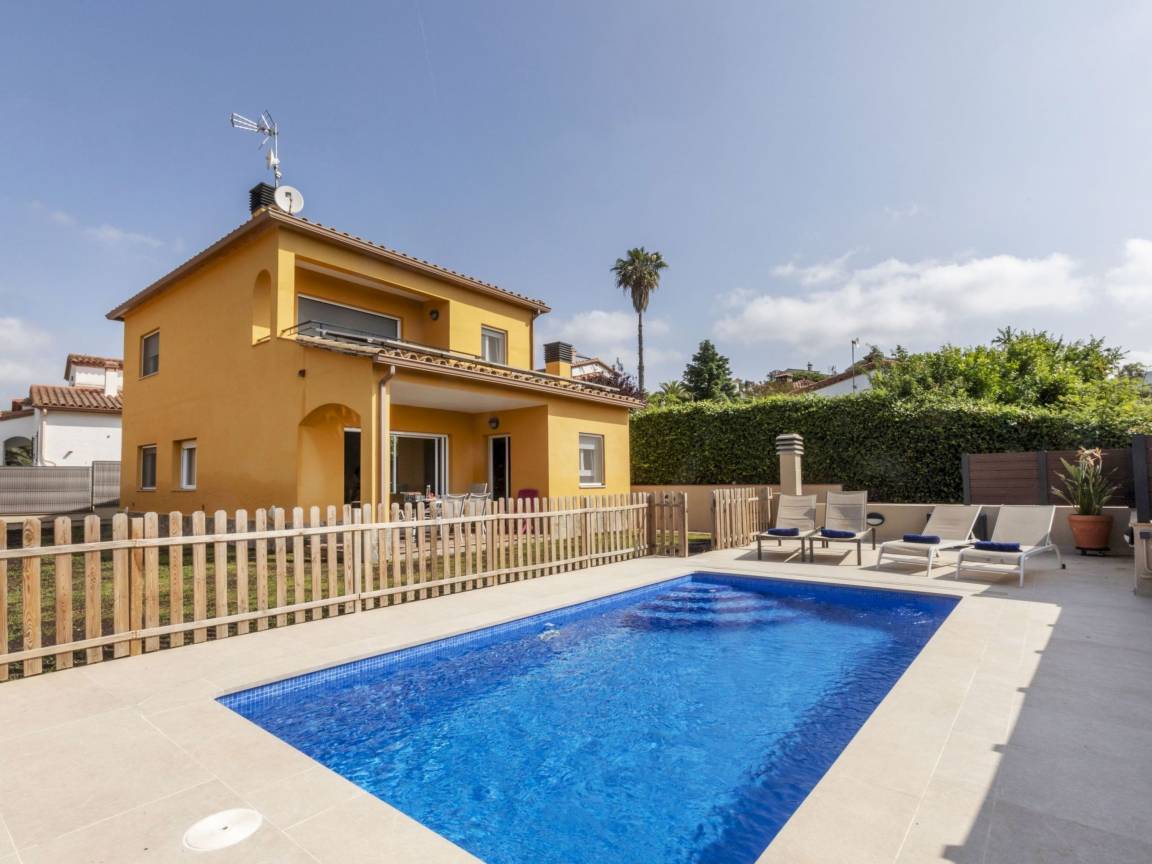 107 M² Ferienhaus ∙ 1 Schlafzimmer ∙ 6 Gäste - Calonge