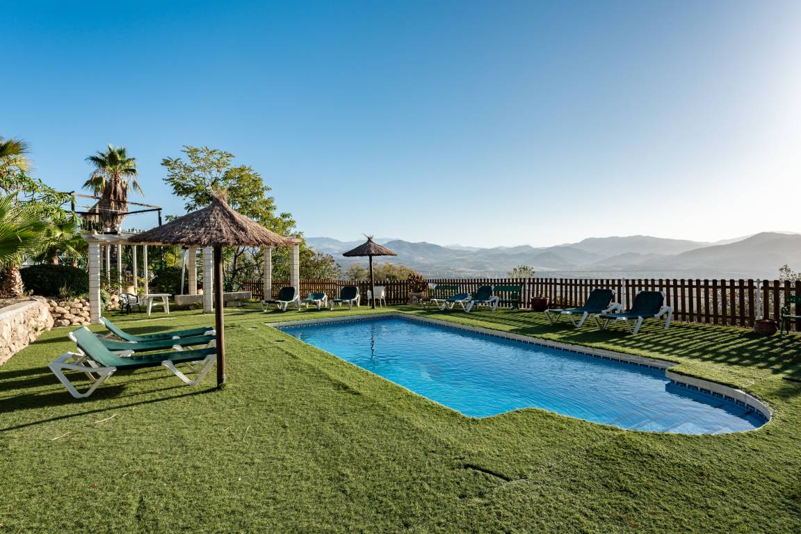 250 M² House ∙ 8 Bedrooms ∙ 20 Guests - Álora