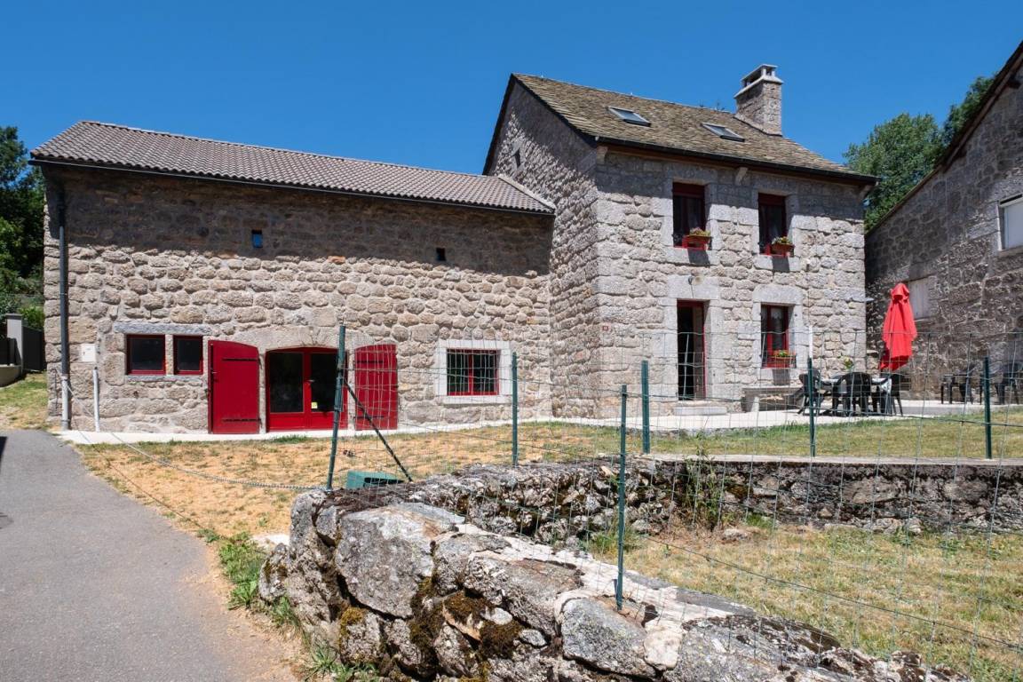 140 M² Gîte ∙ 4 Chambres ∙ 8 Personnes - Lozère