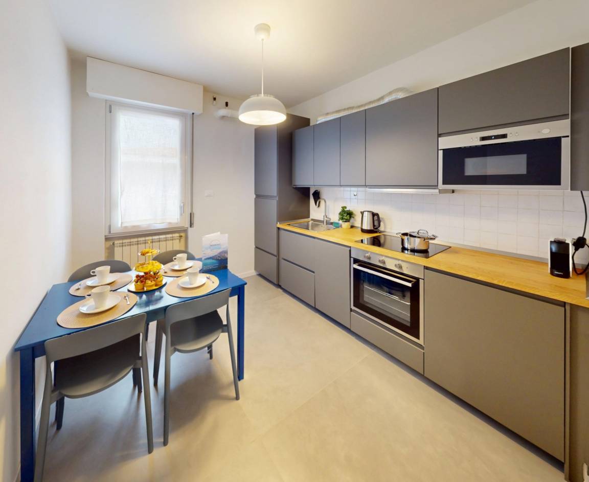 90 M² Apartamento ∙ 2 Habitaciones ∙ 6 Huéspedes - Desenzano del Garda