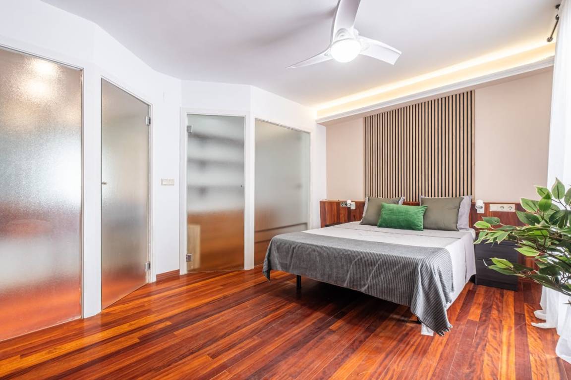 150 M² Appartement ∙ 6 Chambres ∙ 6 Personnes - Alicante