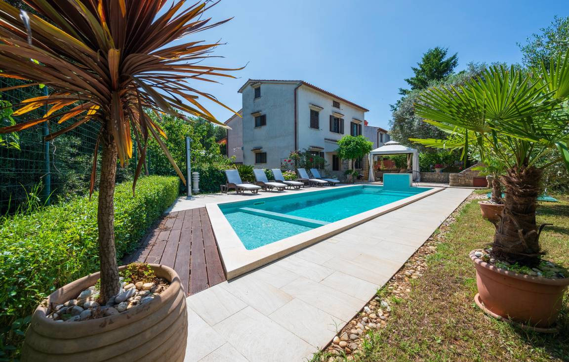 258 M² Casa ∙ 5 Habitaciones ∙ 12 Huéspedes - Pula