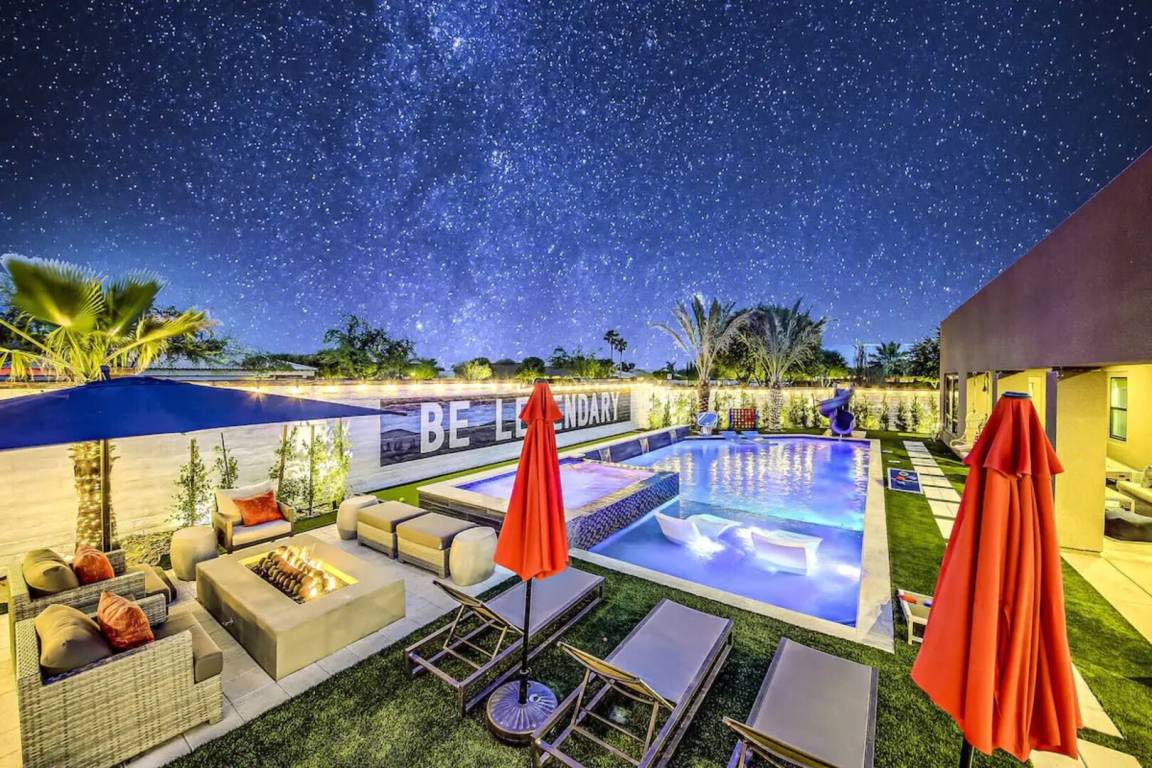 248 M² House ∙ 6 Bedrooms ∙ 16 Guests - La Quinta, CA