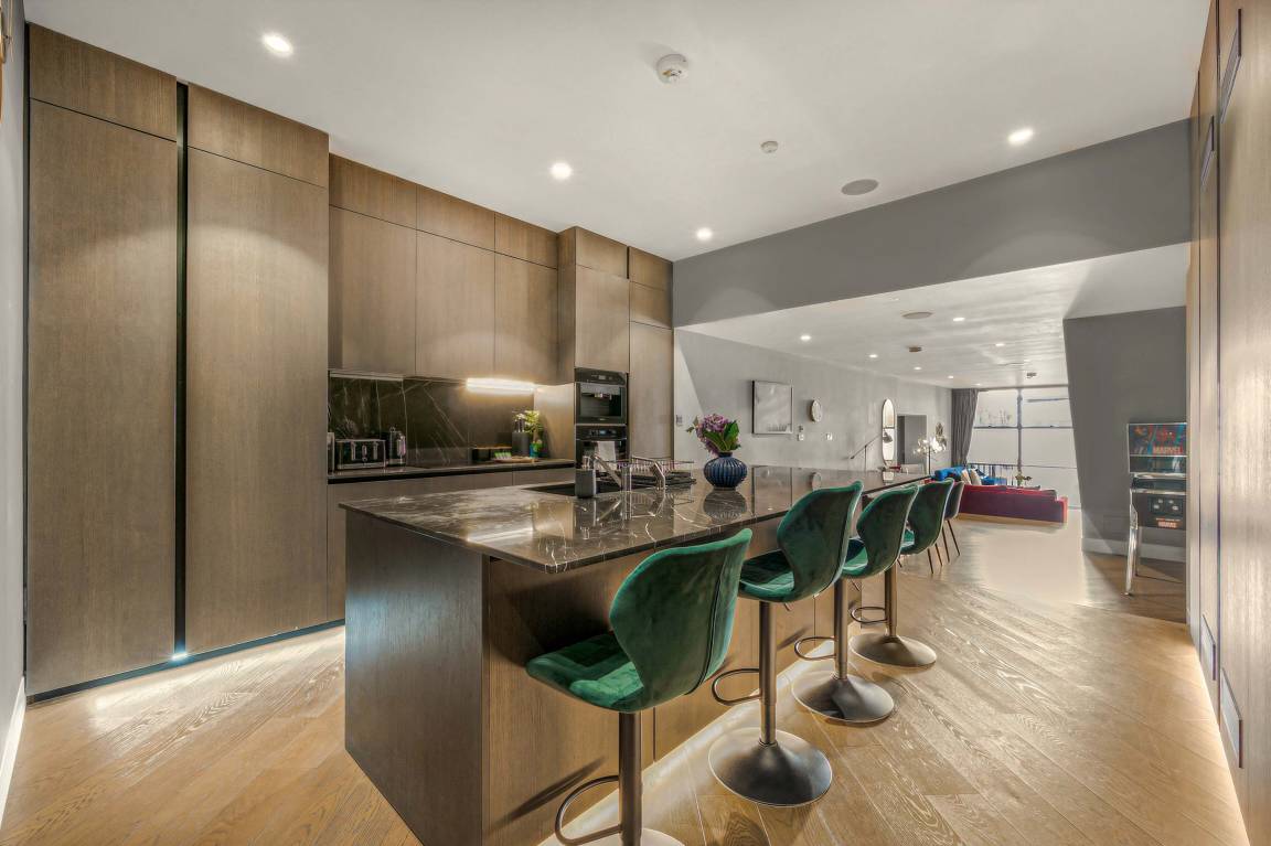 128 M² House ∙ 2 Bedrooms ∙ 6 Guests - London, UK