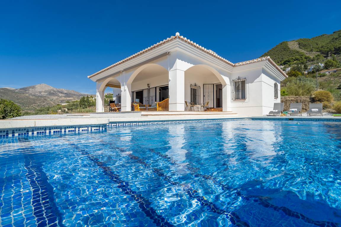 180 M² Villa ∙ 3 Chambres ∙ 6 Personnes - Alcaucín