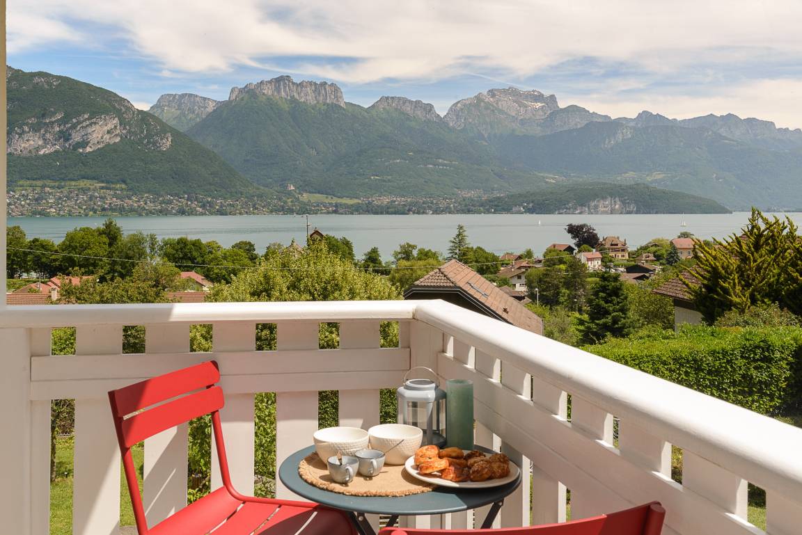265 M² Villa ∙ 5 Bedrooms ∙ 9 Guests - Lake Annecy