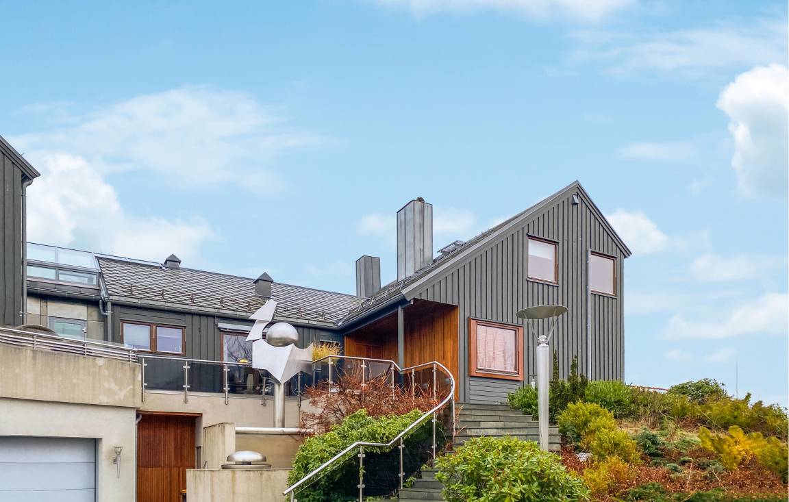 350 M² House ∙ 2 Bedrooms ∙ 4 Guests - Alesund