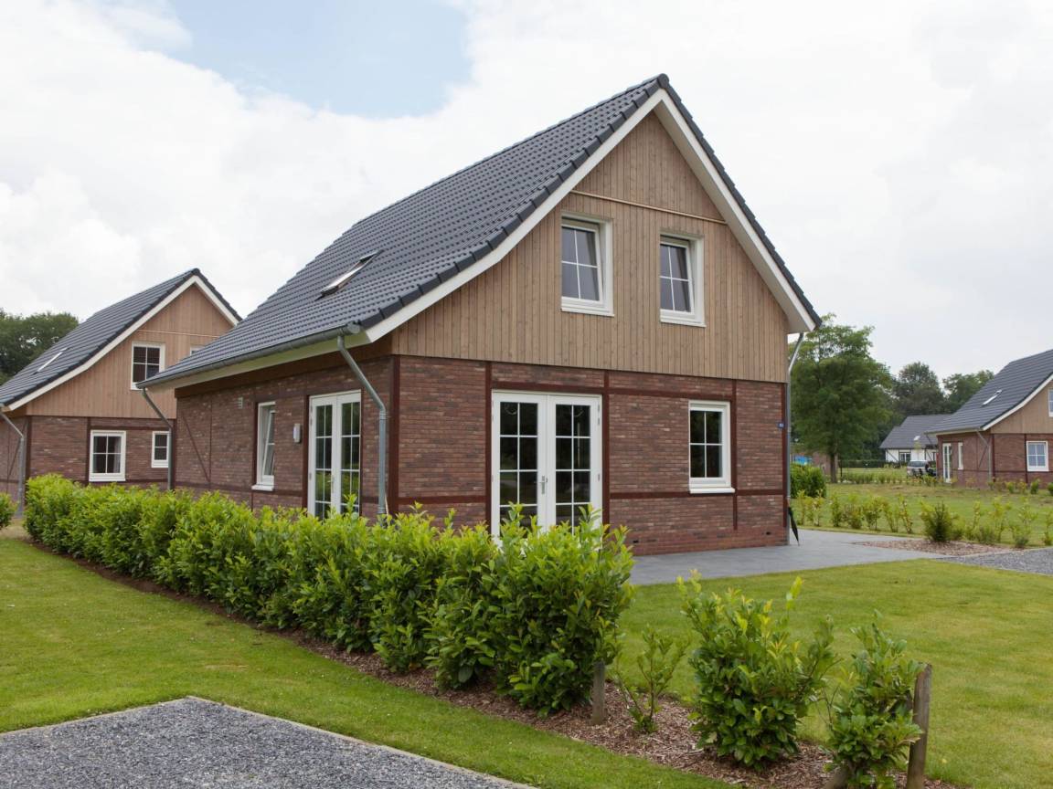 160 M² Huis ∙ 1 Slaapkamer ∙ 12 Gasten - Sittard