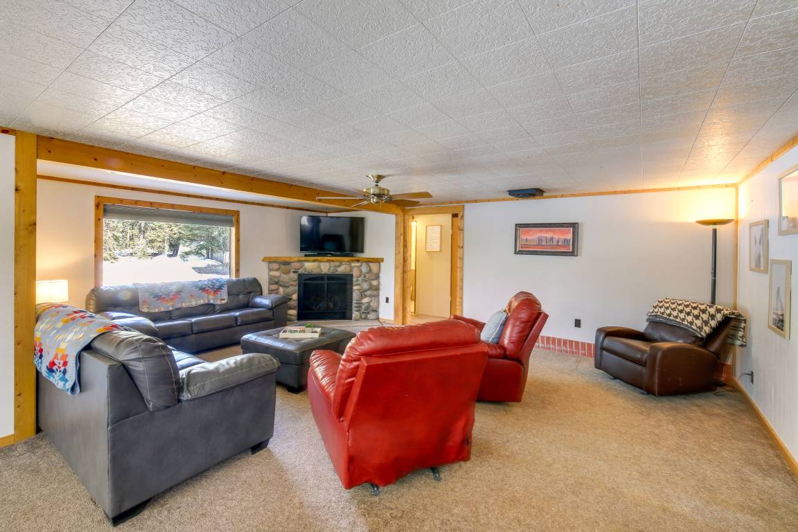 130 M² House ∙ 2 Bedrooms ∙ 8 Guests - Seeley Lake, MT