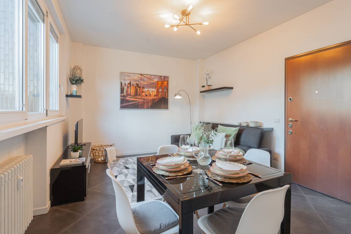 85 M² Apartment ∙ 2 Bedrooms ∙ 5 Guests - Комо