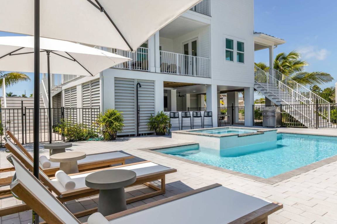Apartment ∙ 6 Bedrooms ∙ 14 Guests - Stock Island, FL