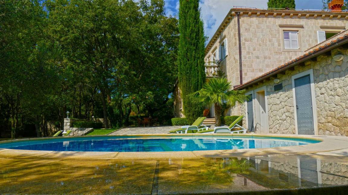 400 M² Villa ∙ 4 Makuuhuonetta ∙ 8 Vierasta - Cavtat