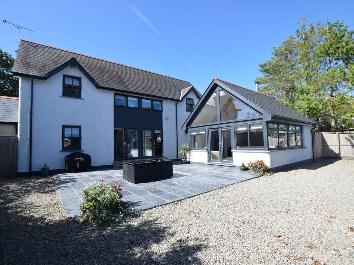 Cottage ∙ 4 Bedrooms ∙ 8 Guests - Tenby