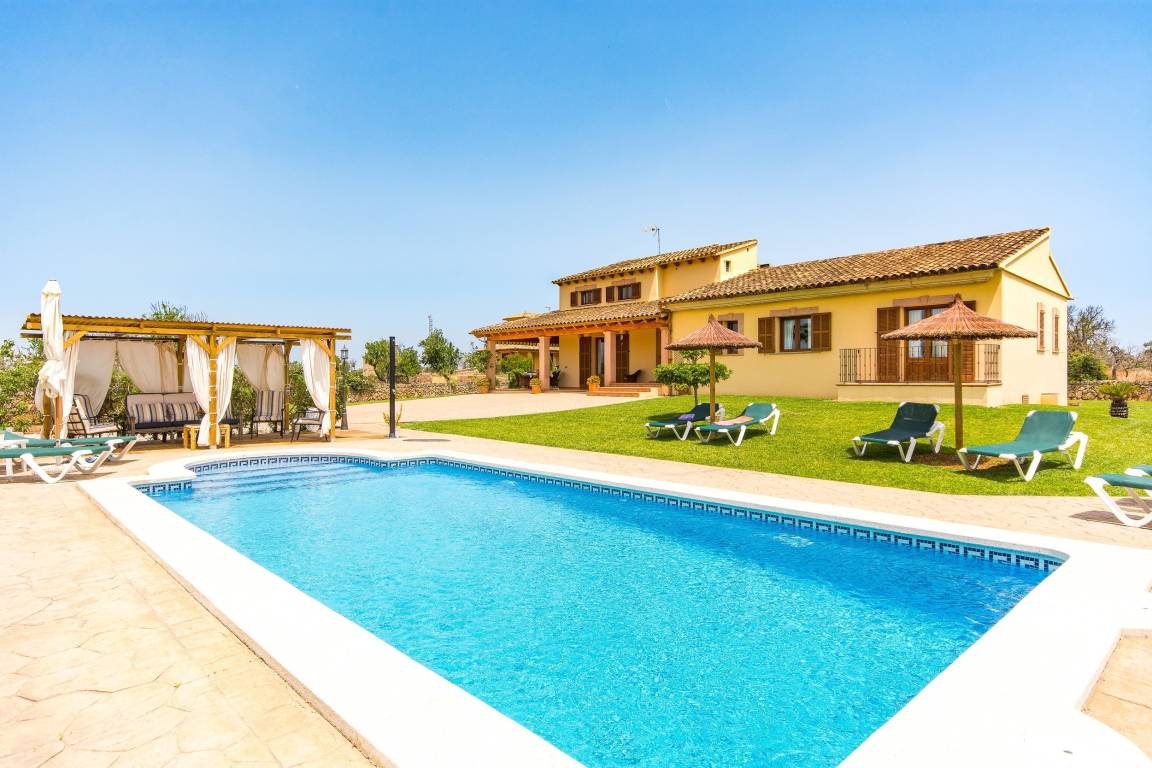 200 M² Finca ∙ 5 Bedrooms ∙ 10 Guests - Can Picafort
