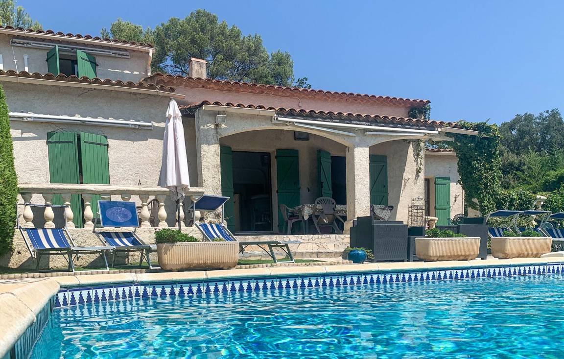 135 M² Maison De Vacances ∙ 3 Chambres ∙ 6 Personnes - Fréjus