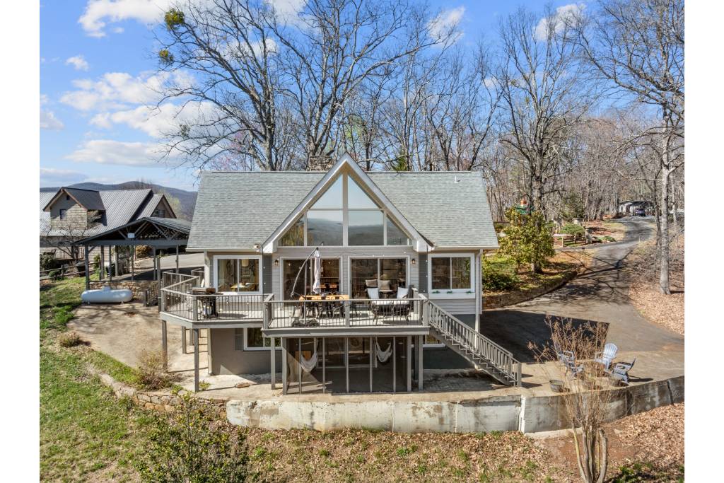 House ∙ 4 Bedrooms ∙ 8 Guests - Lake Lure, NC