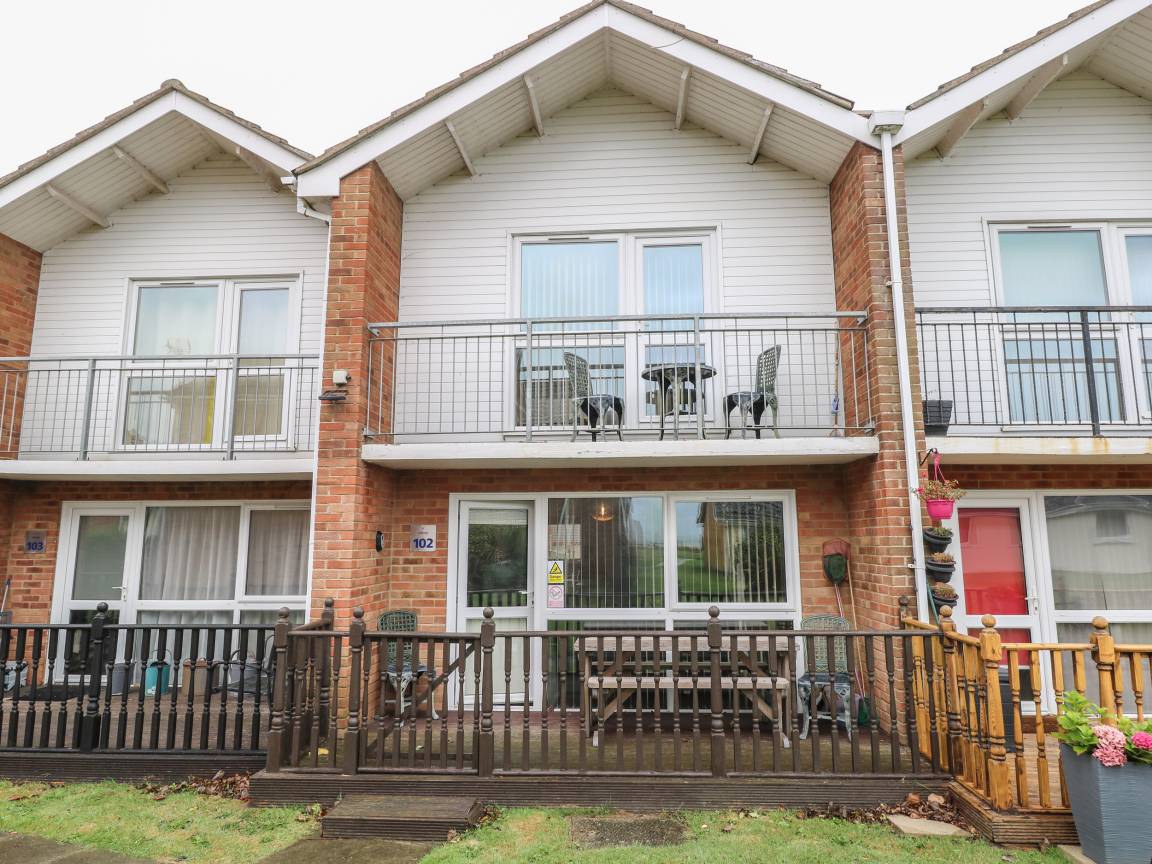 Cottage ∙ 3 Bedrooms ∙ 5 Guests - Pleasurewood Hills Family Theme Park