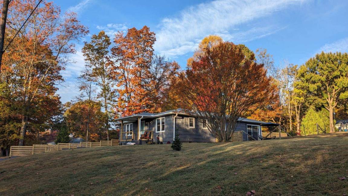 House ∙ 3 Bedrooms ∙ 6 Guests - Swannanoa, NC