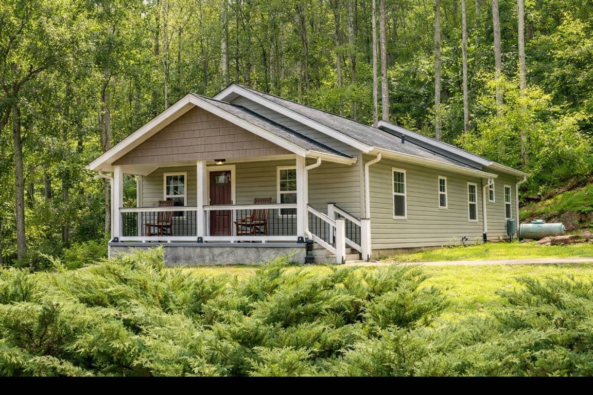 154 M² House ∙ 3 Bedrooms ∙ 6 Guests - Black Mountain, NC