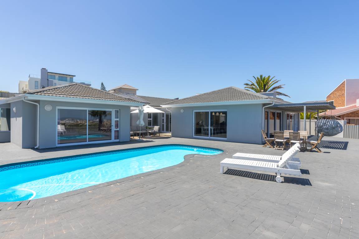 393 M² Villa ∙ 5 Bedrooms ∙ 9 Guests - Cape Town
