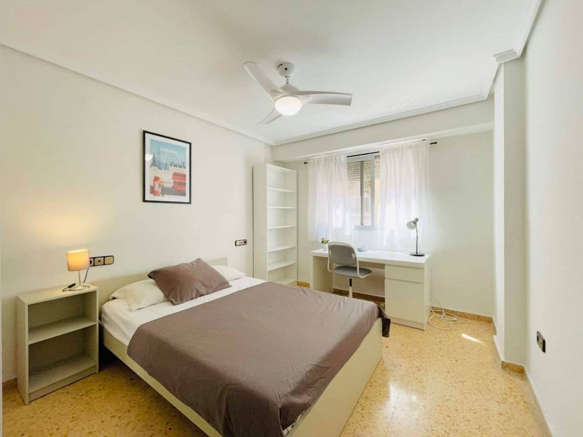 90 M² Private Room ∙ 1 Bedroom ∙ 1 Guest - Valencia
