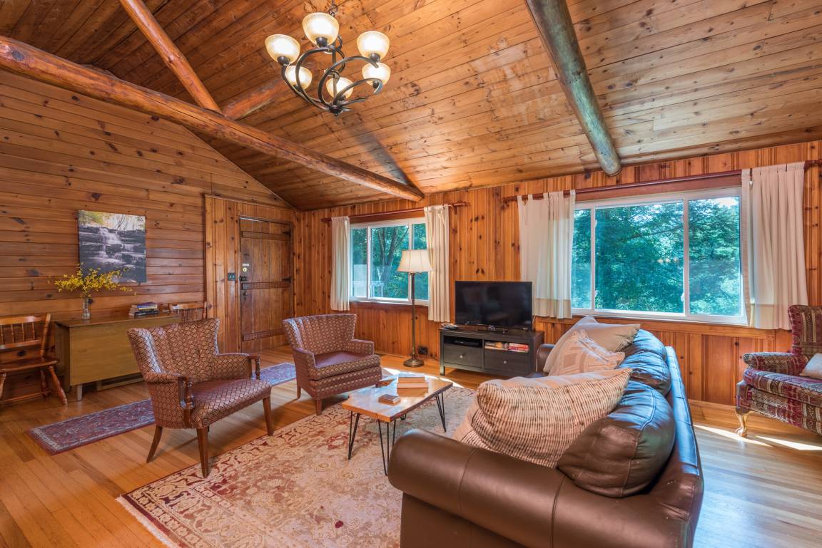121 M² Cabin ∙ 4 Bedrooms ∙ 6 Guests - Black Mountain, NC