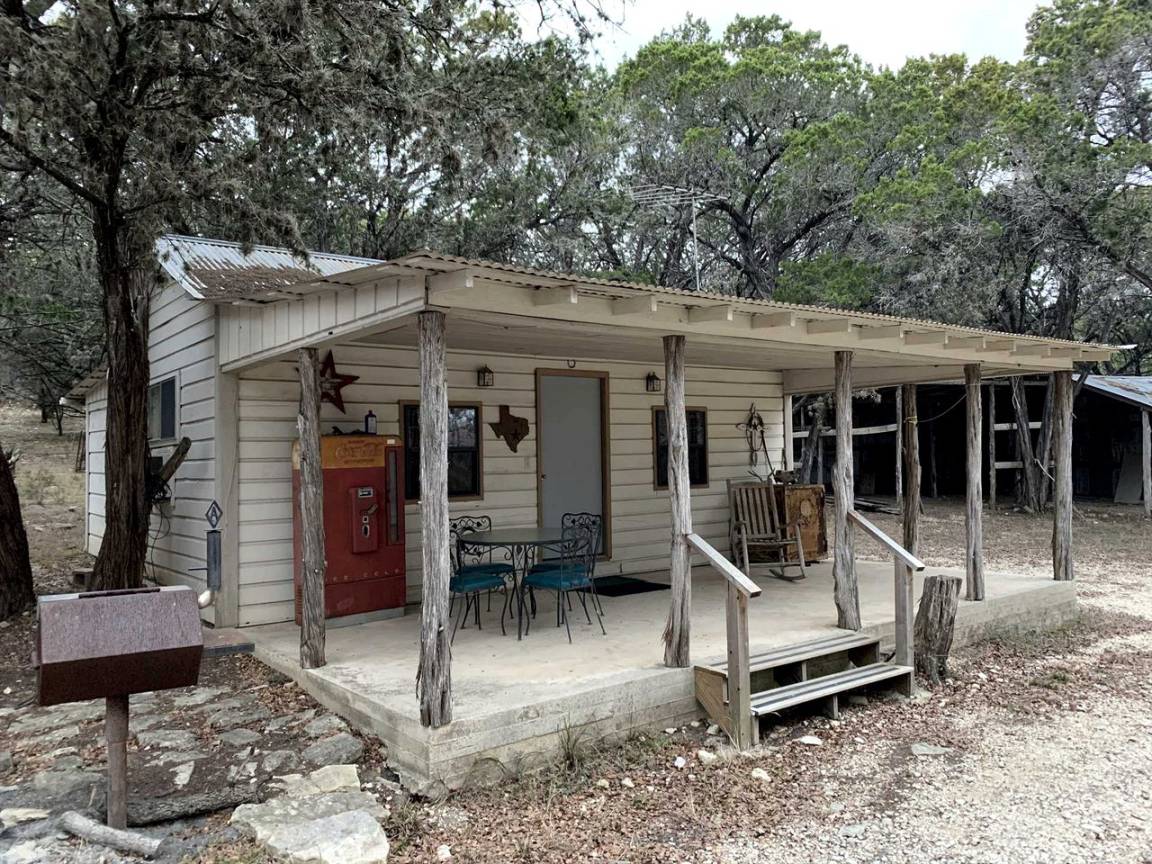 House ∙ 2 Bedrooms ∙ 3 Guests - Bandera, TX