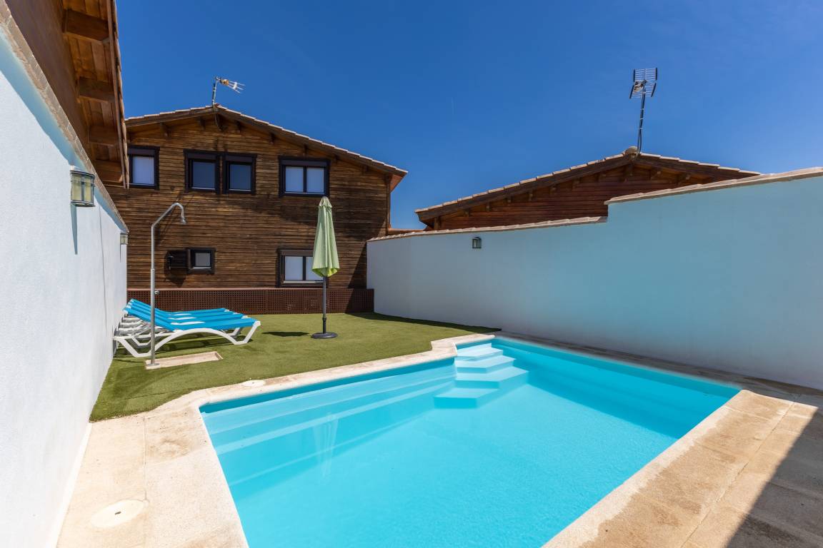 140 M² House ∙ 4 Bedrooms ∙ 12 Guests - Toledo