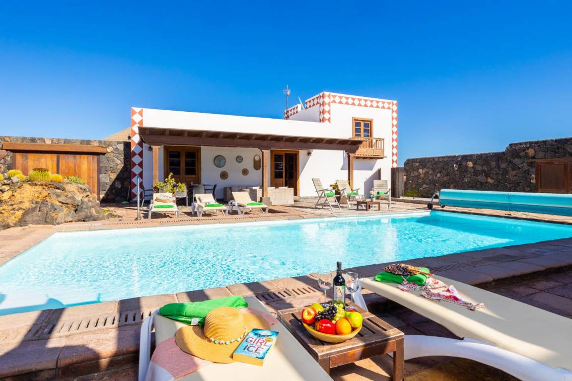 600 M² Villa ∙ 5 Bedrooms ∙ 10 Guests - Puerto del Carmen