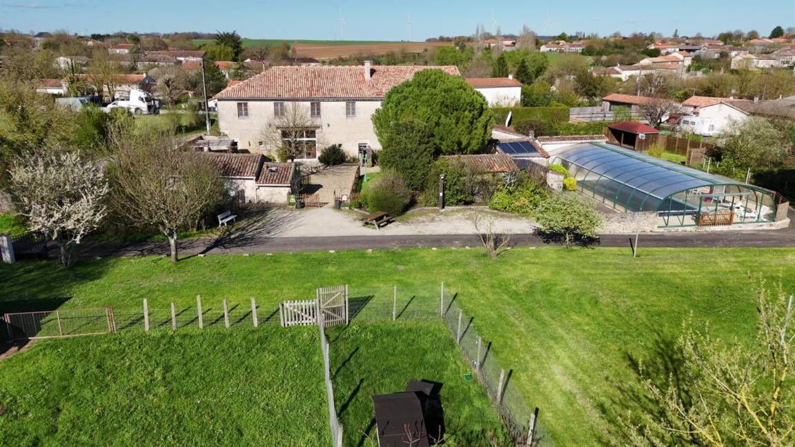 500 M² Maison De Vacances ∙ 11 Chambres ∙ 34 Personnes - Charente