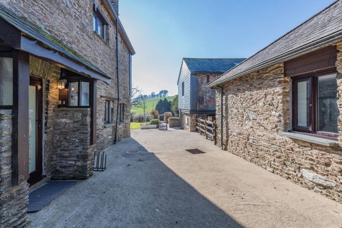 Cottage ∙ 4 Bedrooms ∙ 8 Guests - Kingsbridge
